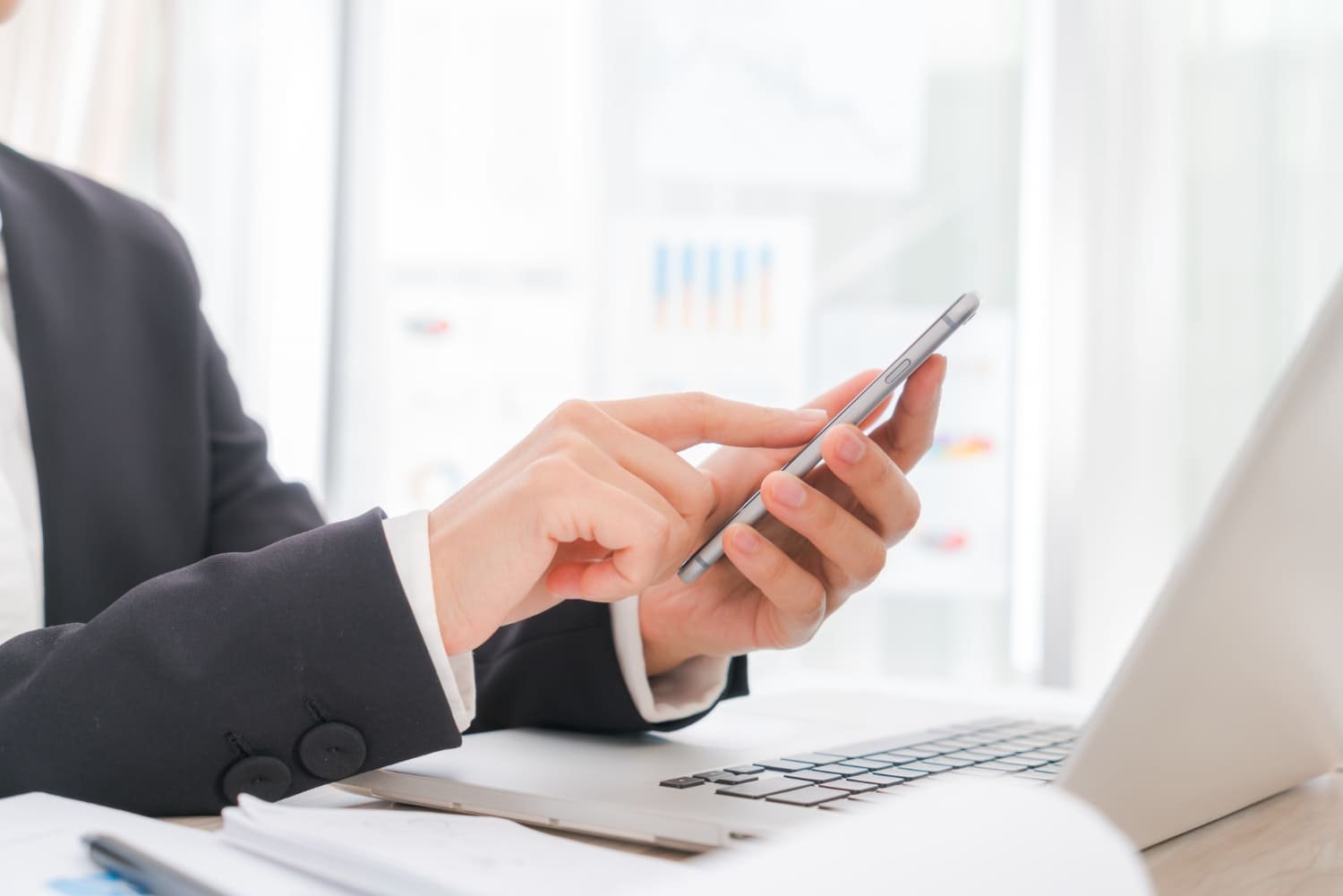 Efficient communication in mobile teams